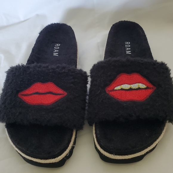 ROAM | Shoes | Roam Lips Kiss Slides Slippers Sz 737 | Poshmark